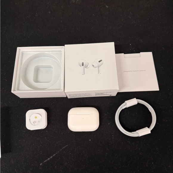 Apple | Headphones | Apple White Wireless Earbuds | Poshmark